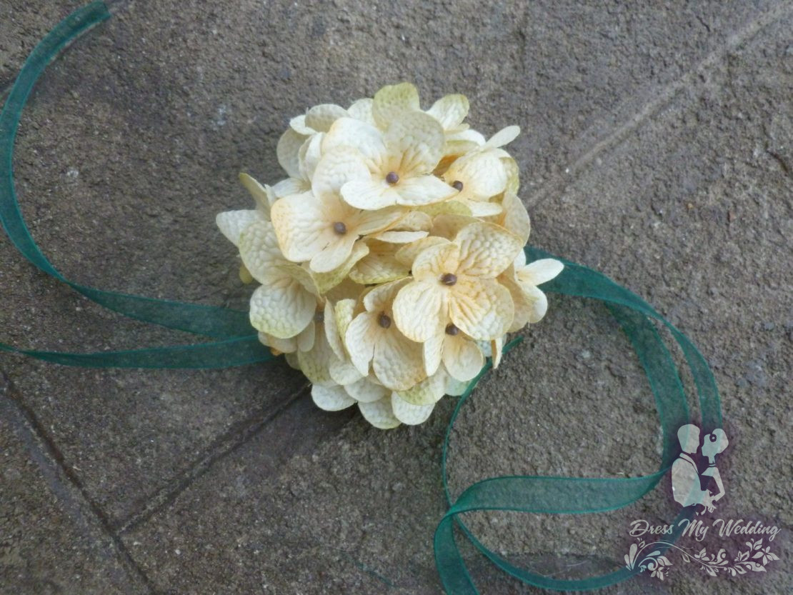 Dress My Wedding – Hydrangea wrist corsage