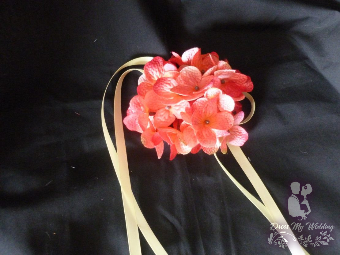 Dress My Wedding – Hydrangea wrist corsage